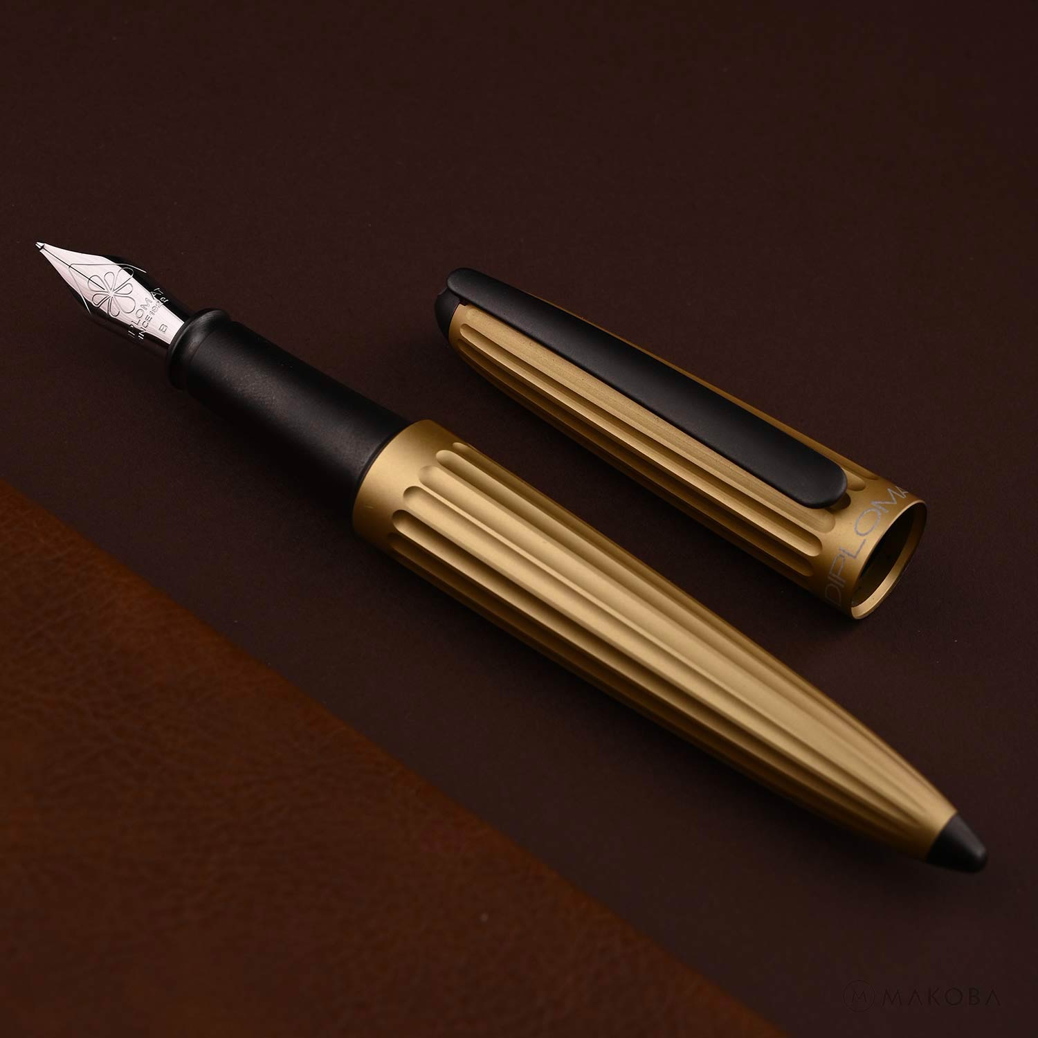 Diplomat Aero Champagne 14K Gold Fountain Pen | Shop Online | Diplomat ...